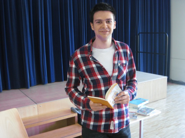 «Wer viel liest, lernt auch neue Wörter kennen» - Tüüfner Poscht