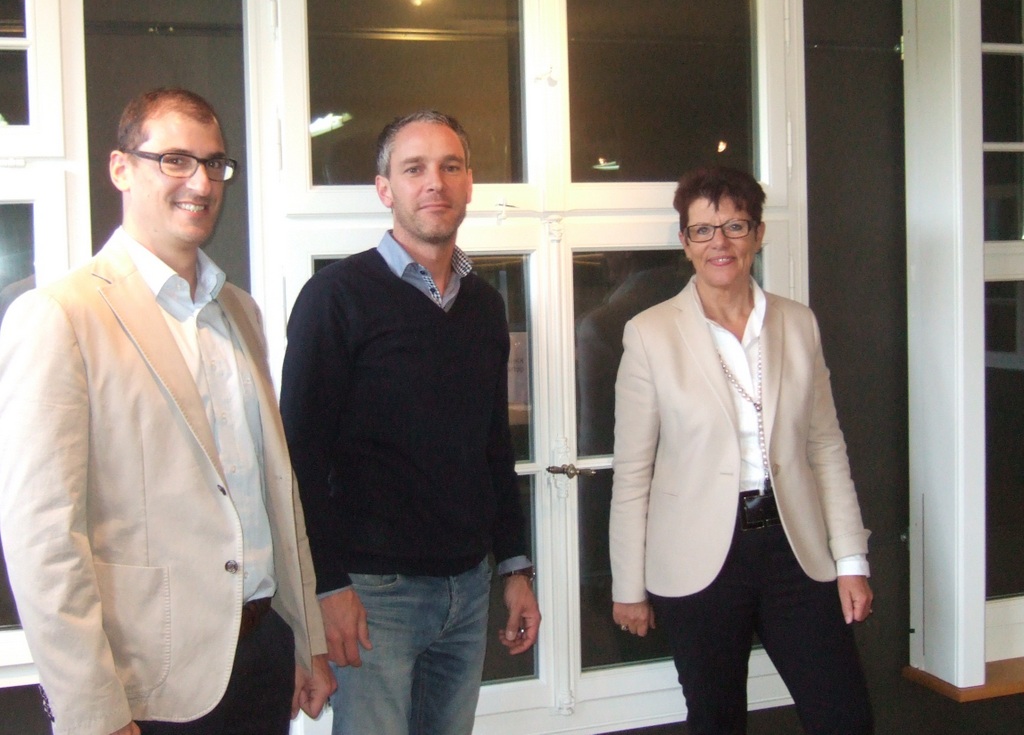 Volkswirtschaftsdirektorin besucht Fensterbauer - Tüüfner Poscht